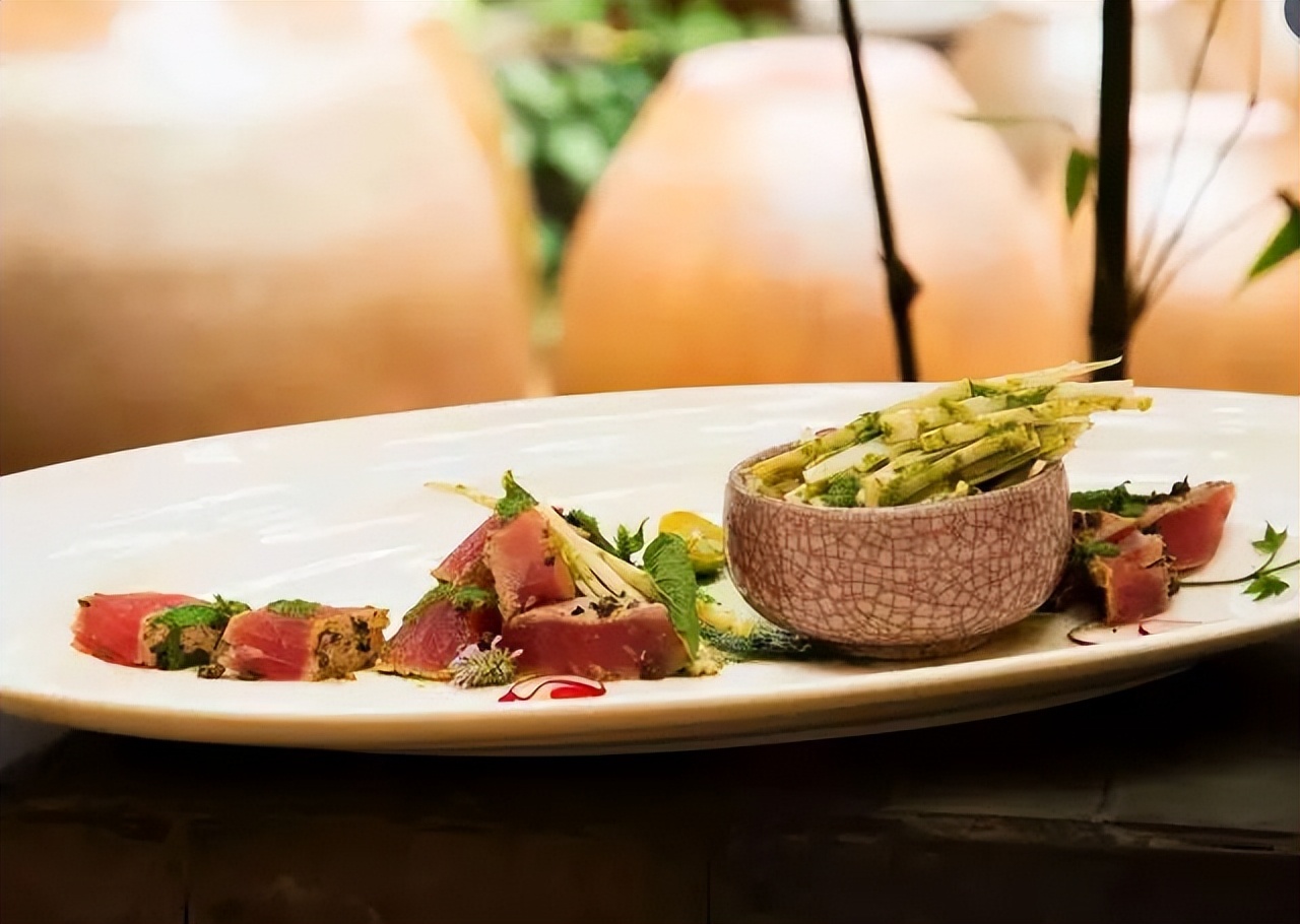 Trendy fusion dishes, a must-order on the table - iNEWS