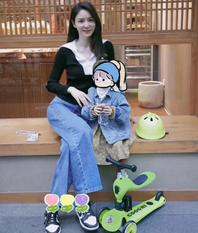 Zhang Xinyue showed Lin Feng's father and daughter super cute sleeping ...