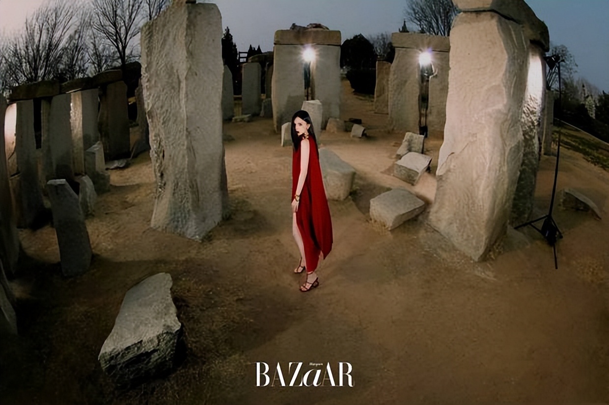 Nazha released a large red lip dress around the world full of aura - iMedia