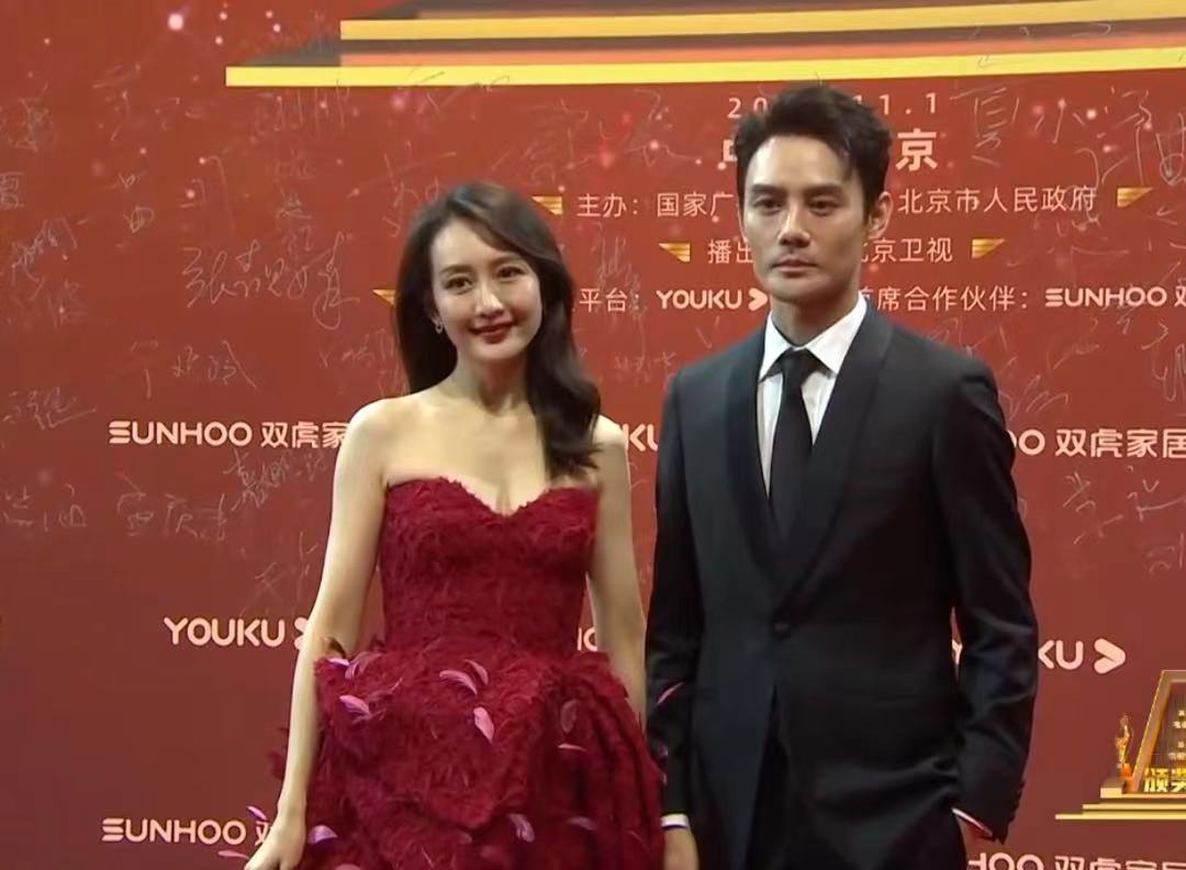 On the red carpet of the Feitian Awards, Sun Li was the finale, not as ...