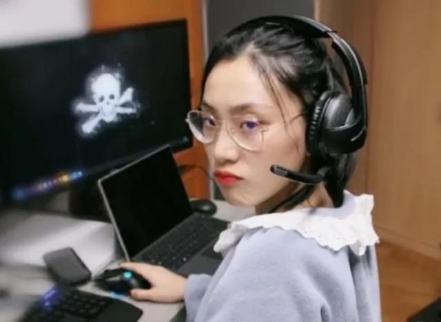 Liu Yue: How did a student from Tsinghua University degenerate step by step? - iNEWS