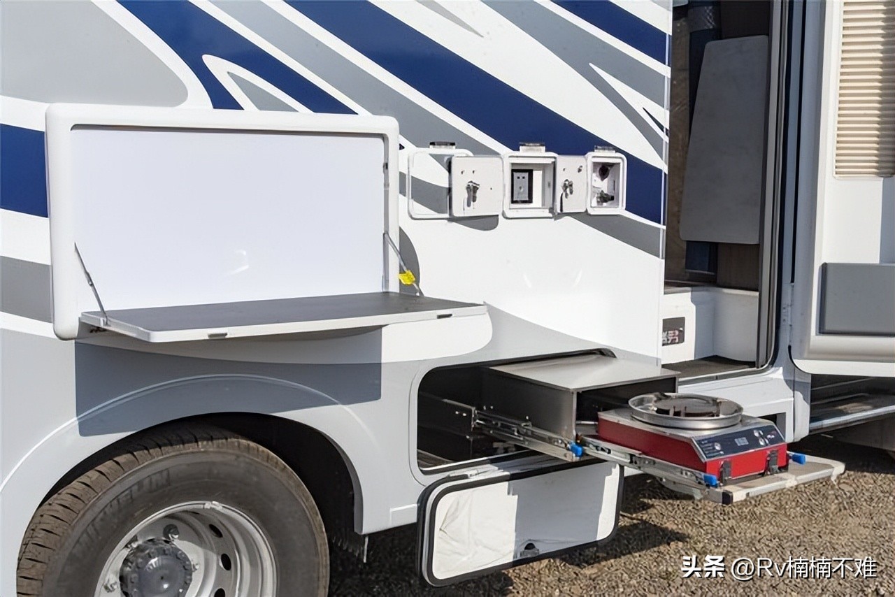 River S820 RV - stunning fall scenery - iNEWS