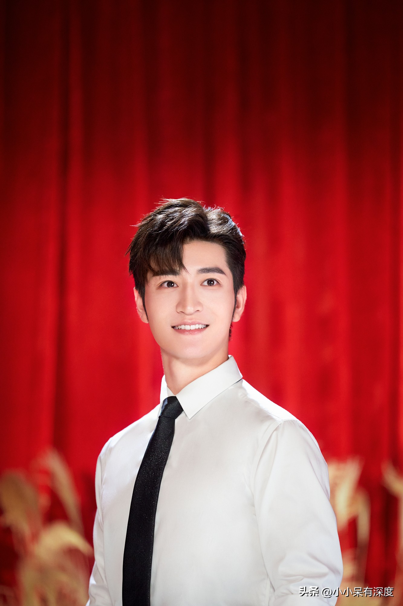 CCTV host Yin Song is not only handsome, but also very talented. He is ...