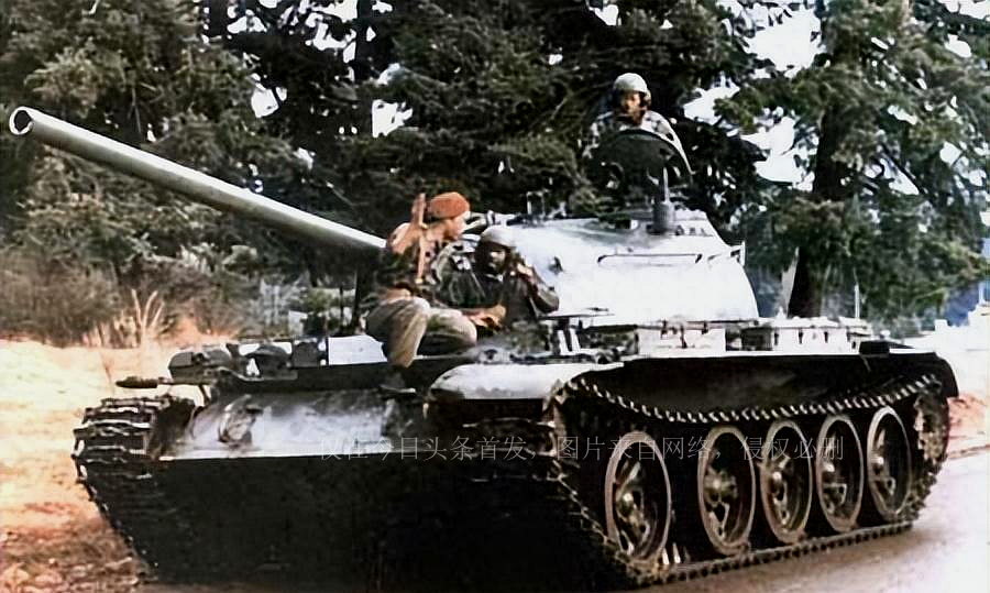 The Russian army still couldn't hold back, took out the Soviet coffin ...