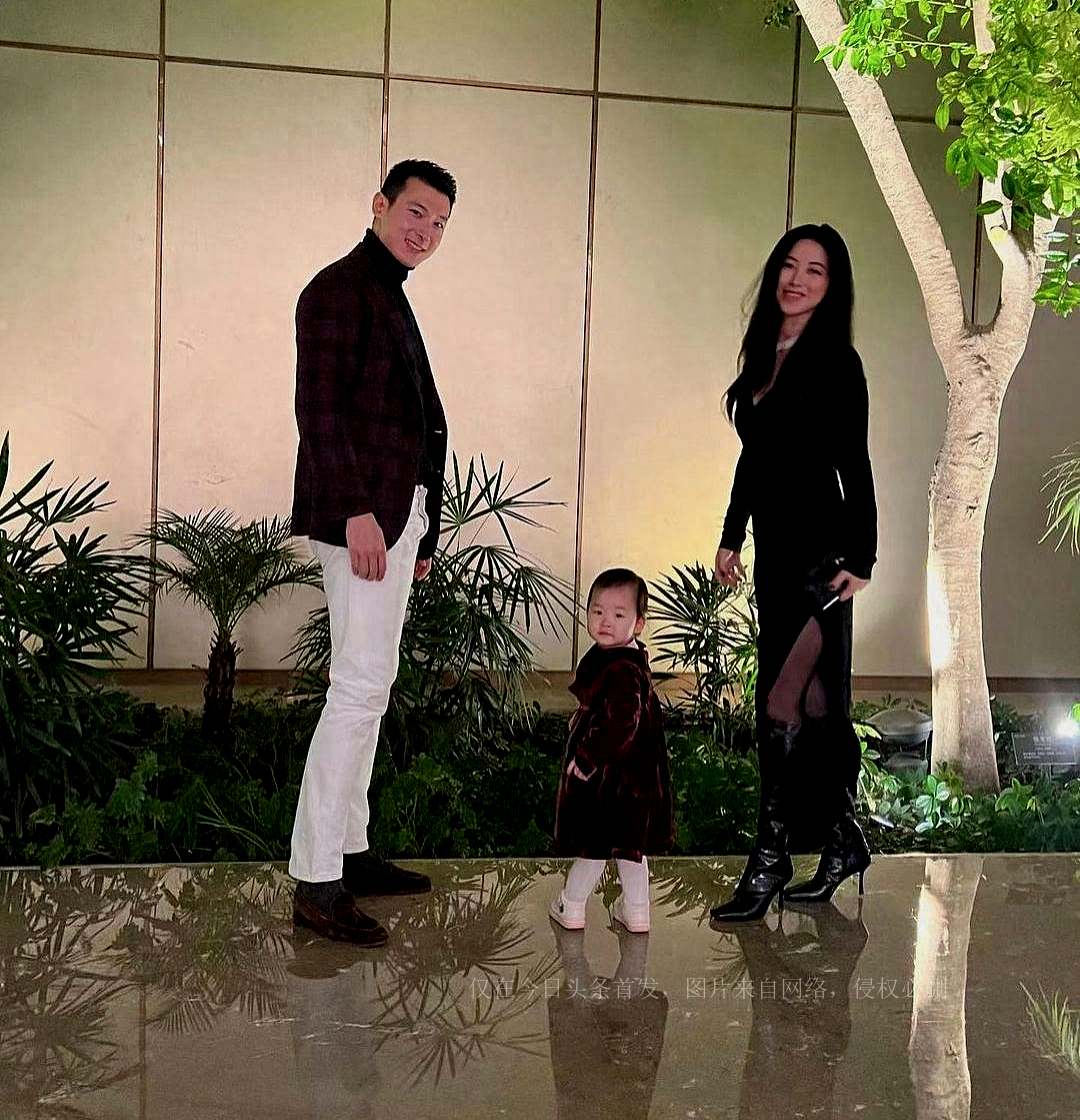 Zhu Zhu looks graceful in a high-cut dress, her husband shares a family ...
