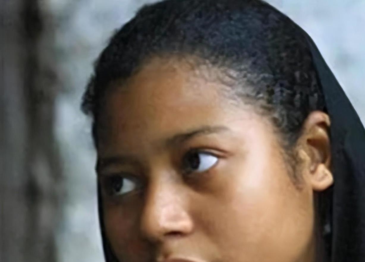 20 Chinese sailors lived on a small African island. Although their skin ...