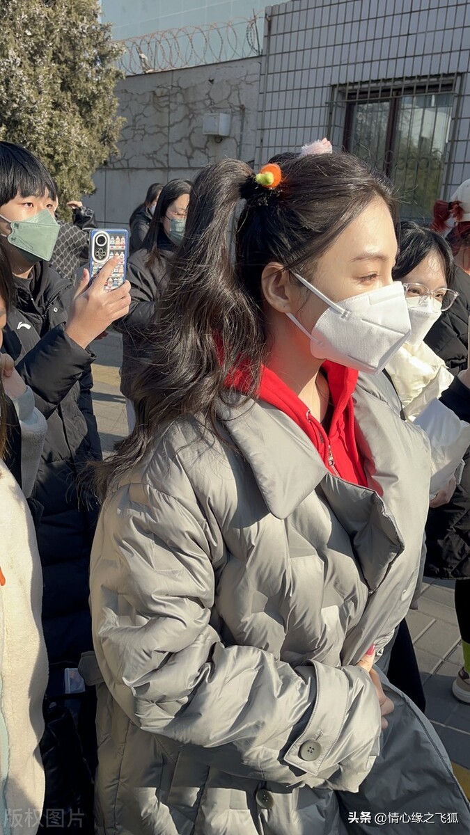 Zhang Yuqi appeared in the third row of the CCTV Spring Festival Gala ...