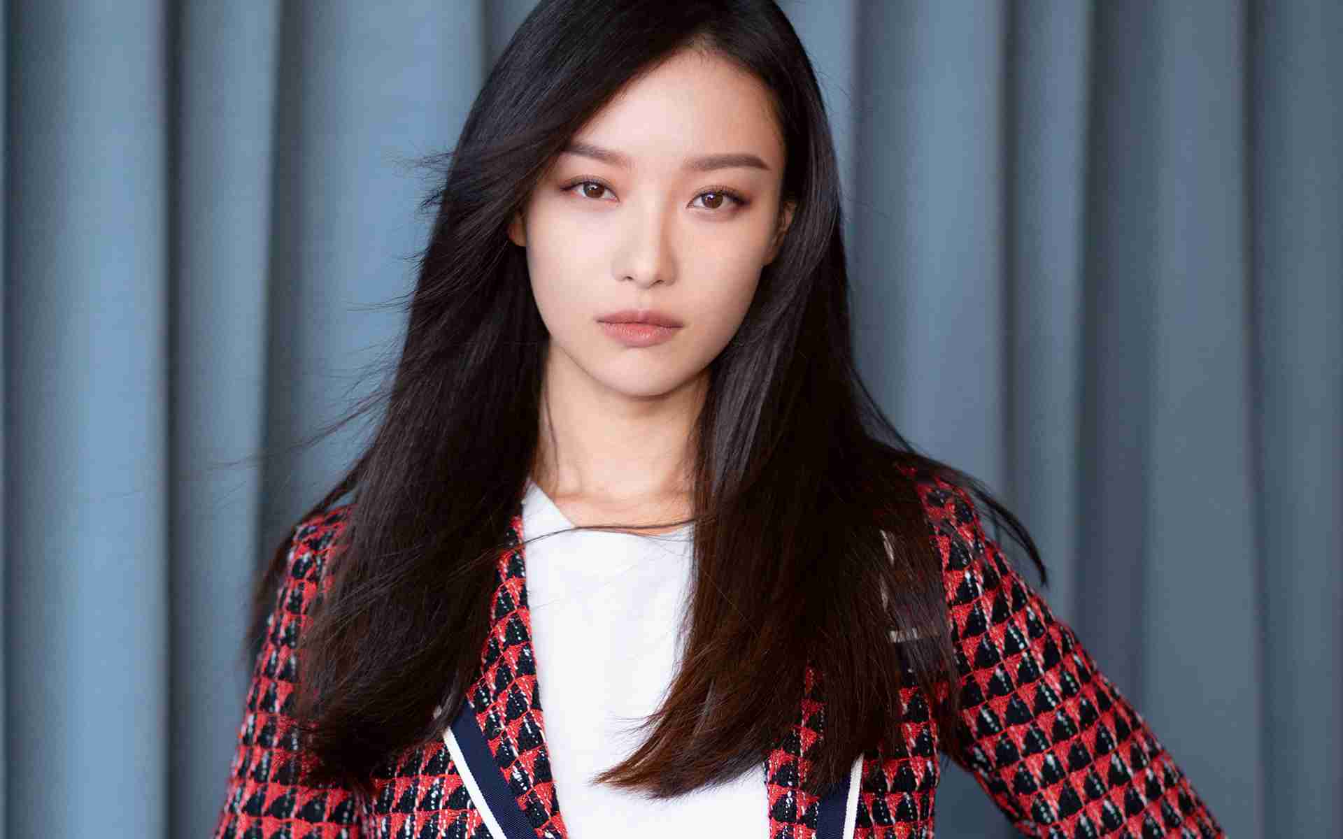 Entertainment Breaking News: Yi Yang Qianxi, Liu Shishi, Lu Han, Ni Ni, Zhang Bichen, He Jie ...