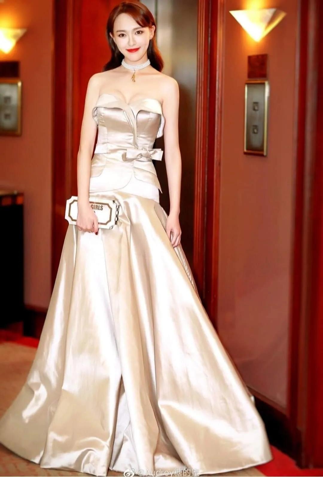 Tang Yan not only looks sweet, but also has an excellent figure, full ...