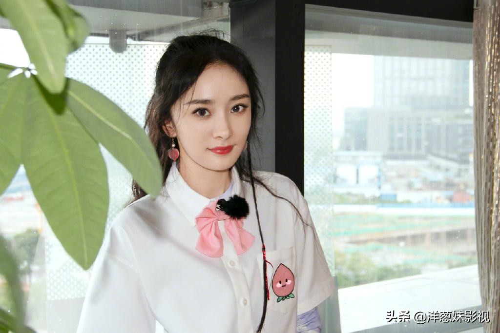 Guan Xiaotong's partner Qin Junjie plays the spy war idol drama "Plum Blossom Heart"?The ...