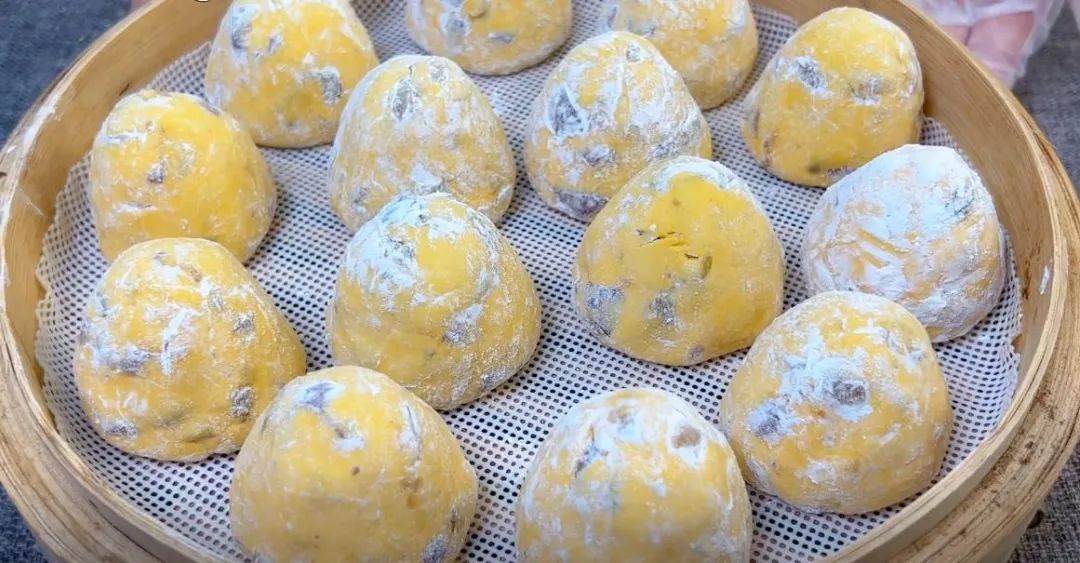 After the autumn, the steamed dumplings stand aside and eat more for ...