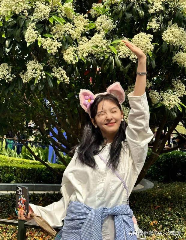 Zhang Ruonan travels to Disney's vitality and cute Dai Lingna Belle's ...