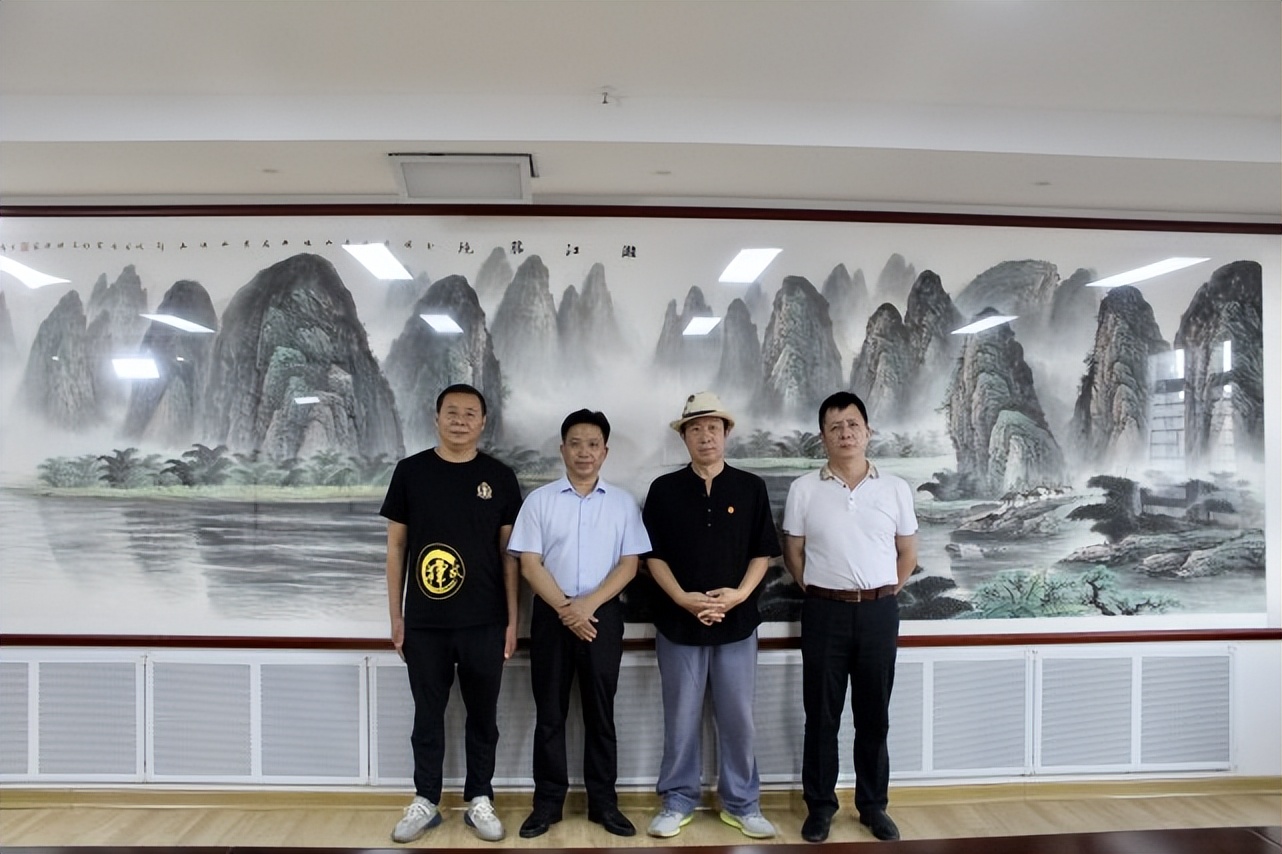 Jiang Zhi, calligrapher Guilin, received Feng Chu, editor-in-chief of ...