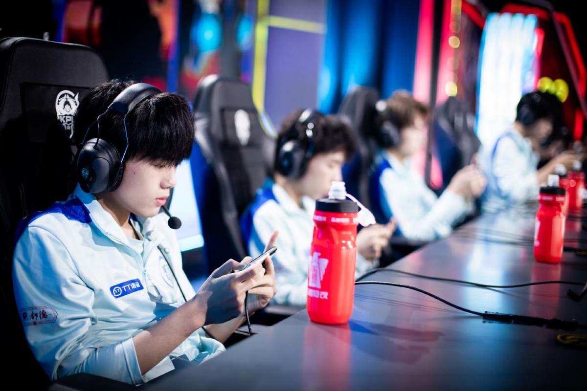 The Thunder Cup S6 is about to start: the second of the three royal ...