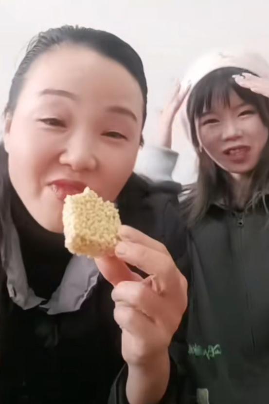 Sun Zhuo greets netizens for New Years - iNEWS