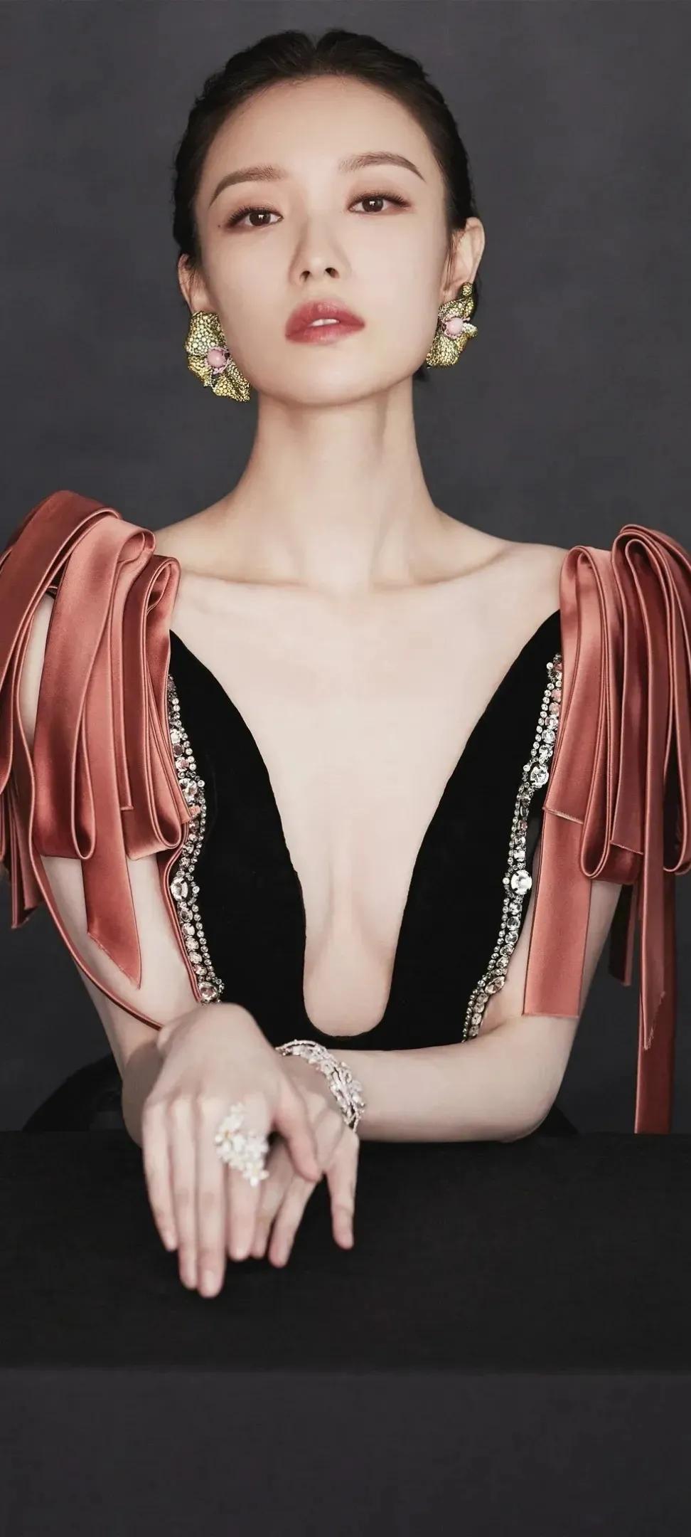 Elegant Goddess - Ni Ni - iMedia