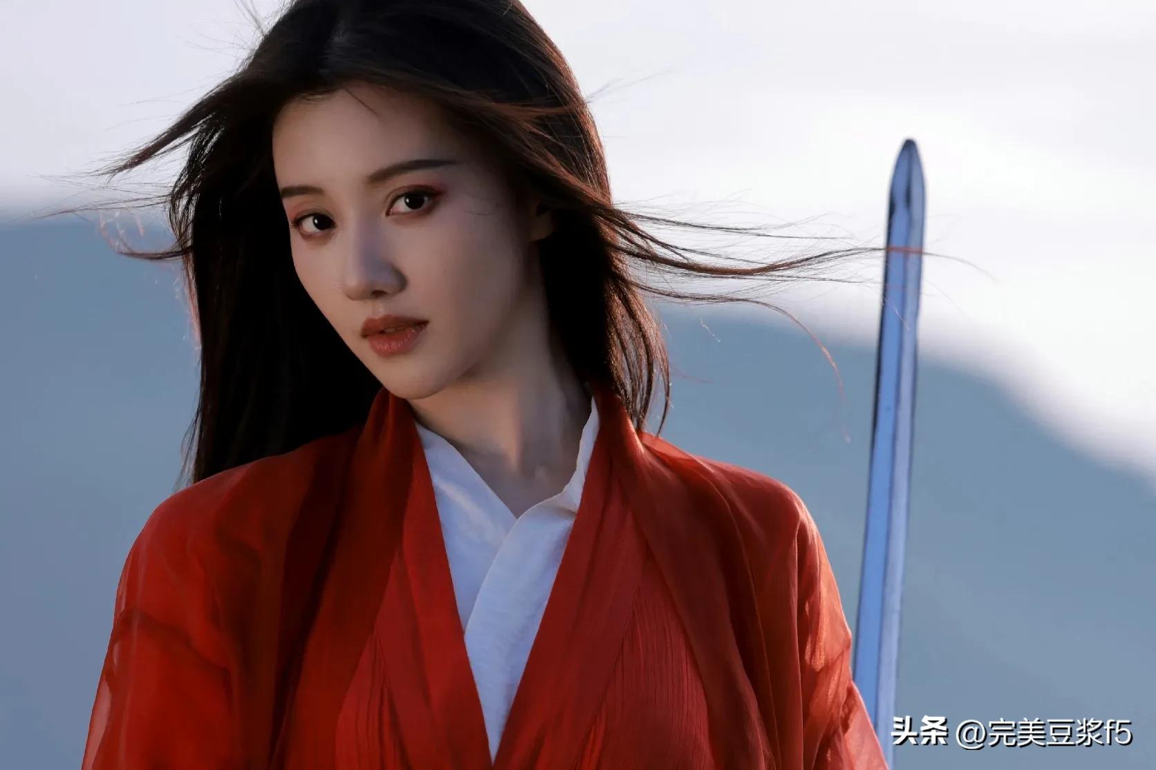 King Herun in red seemed to have seen the scene of Jiao Liqiao marrying ...