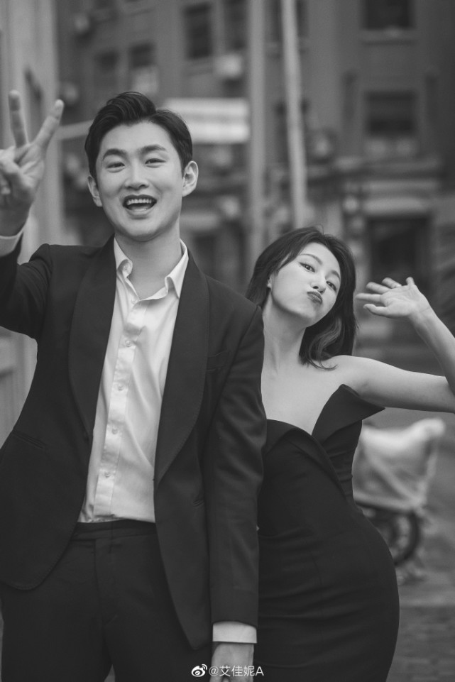 Wang Yanlin and Ai Jiani spent the holidays together, kissed his wife sweetly, and received the ...