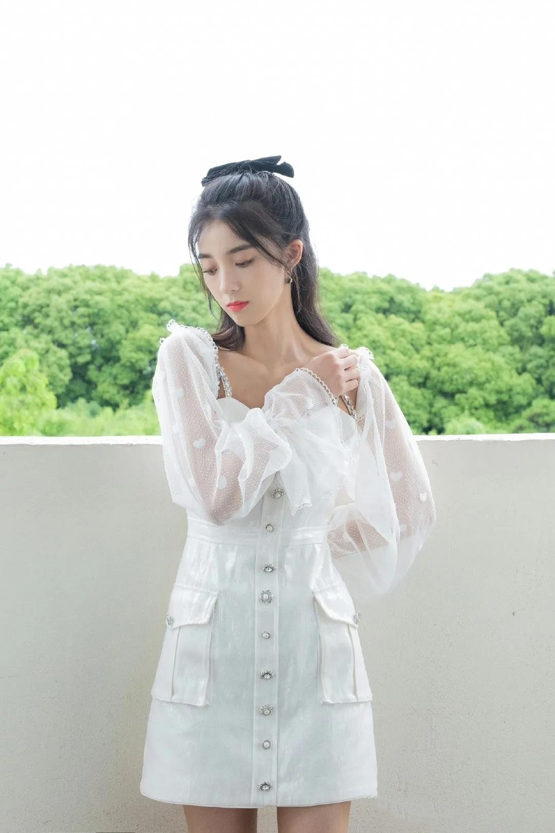 Wan Peng, the goddess of temperament with both appearance and strength ...