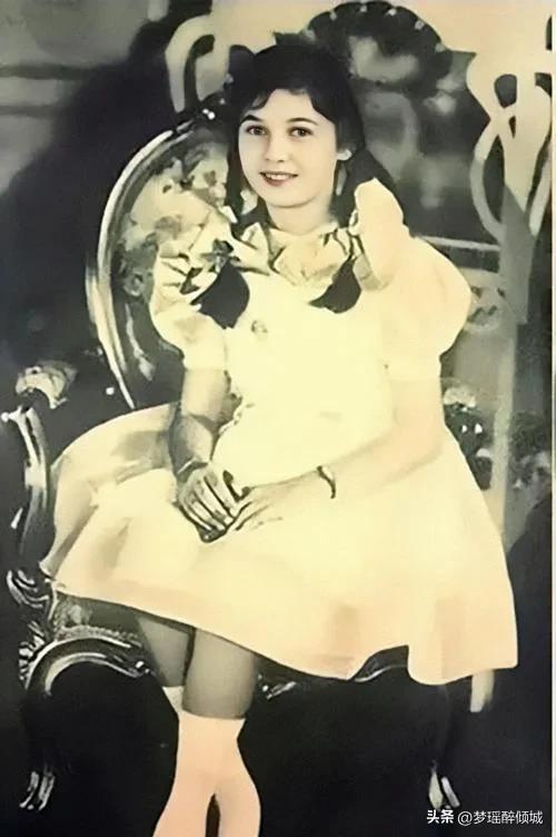 Fasiya, whom her brother loves, is a smart and beautiful Egyptian ...