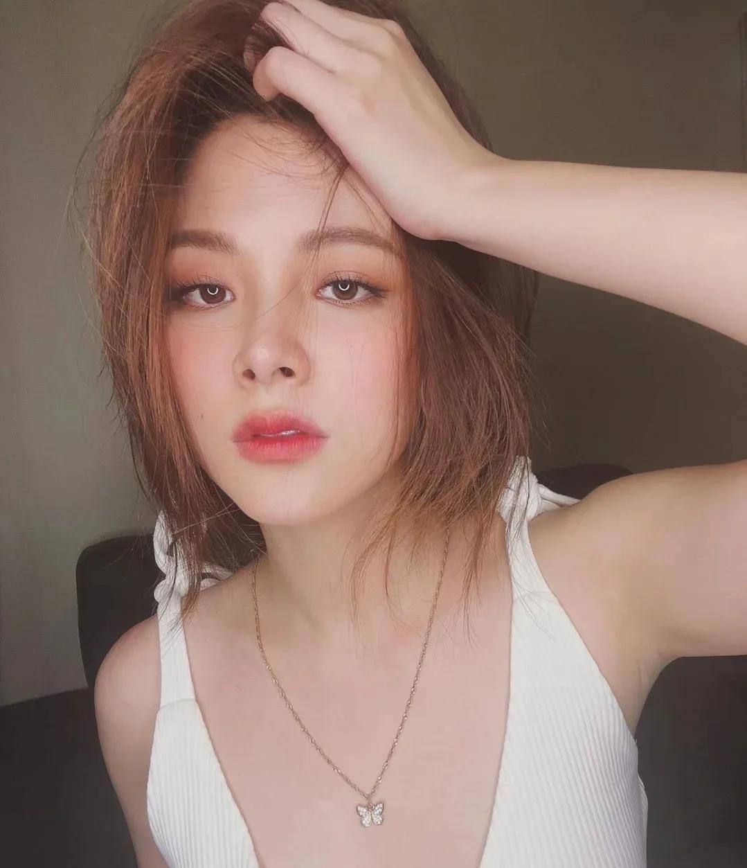 Full screen of girly feeling - Thai actress Ping Cai Na - iNEWS