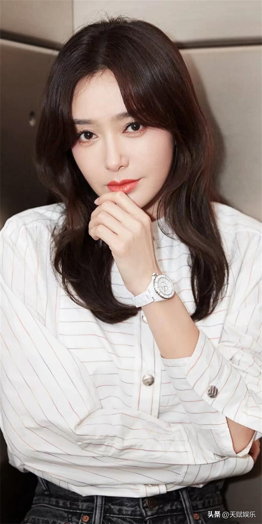 Actress and singer Qin Lan's photo album "Eighteen" - iNEWS