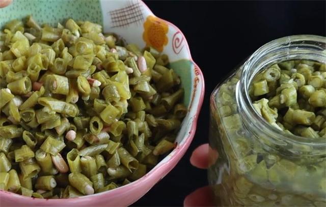 Teach you to pickle sour beans at home, buy 10 pounds of pickled beans ...