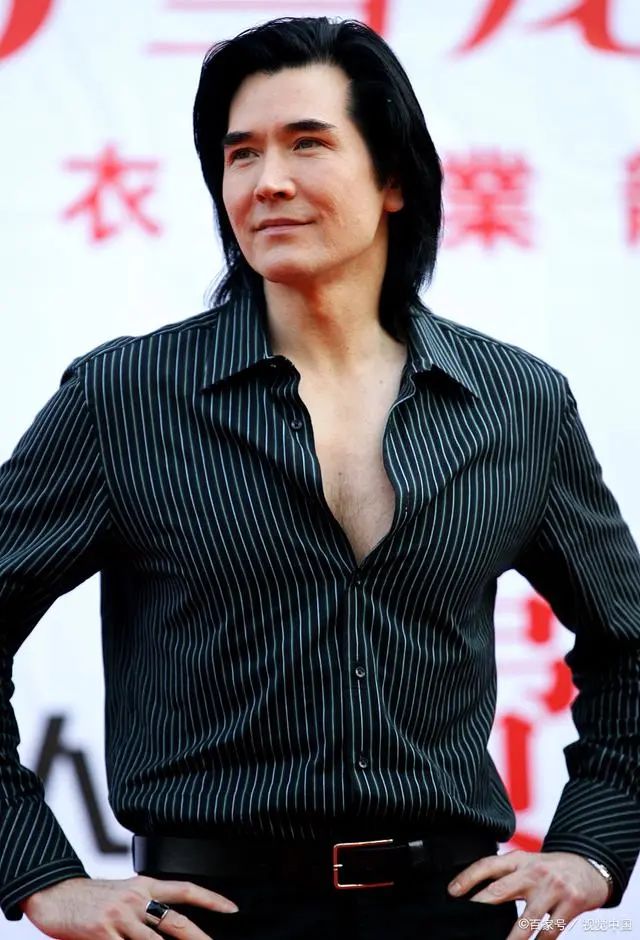 62-year-old Fei Xiang "undressed" for the play. After seeing Fei Xiang ...