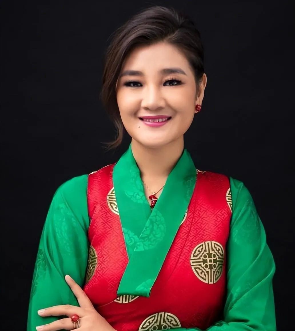 The female singer Dao Lang hates the most is not Na Ying as you said ...