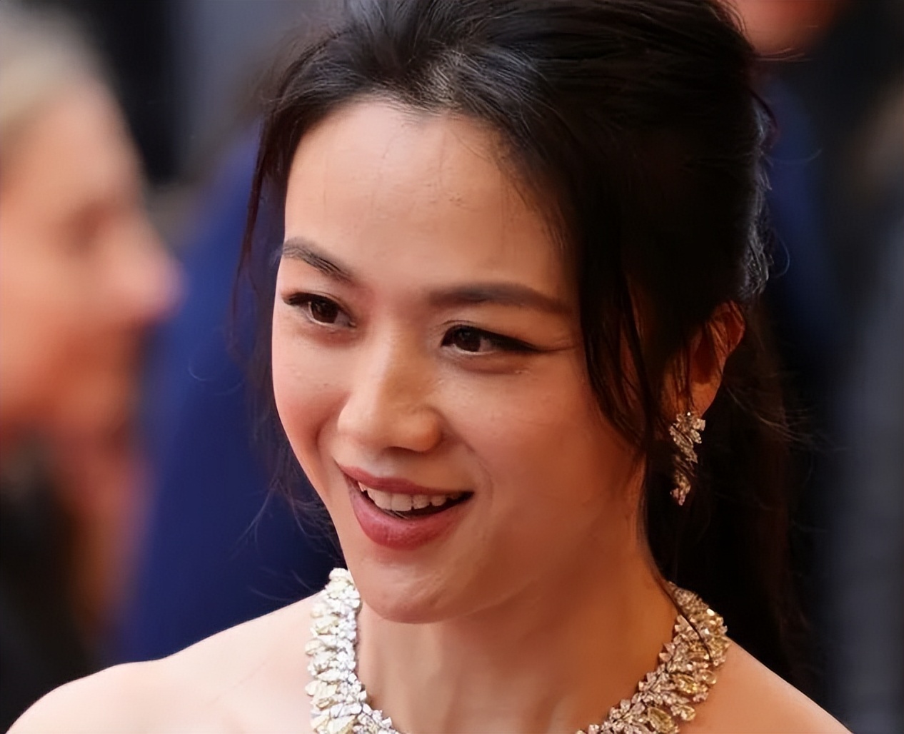 The current situation of 44-year-old Tang Wei is exposed: wearing ...