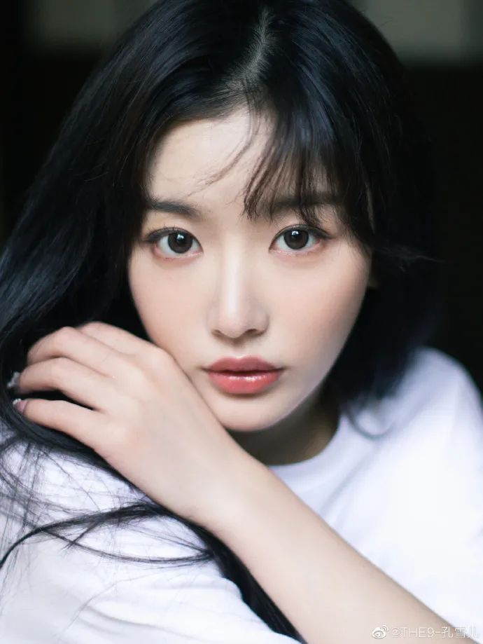 Kong Xueer's beautiful pictures are super charming!Snow-skinned jade-looking devil's figure is ...