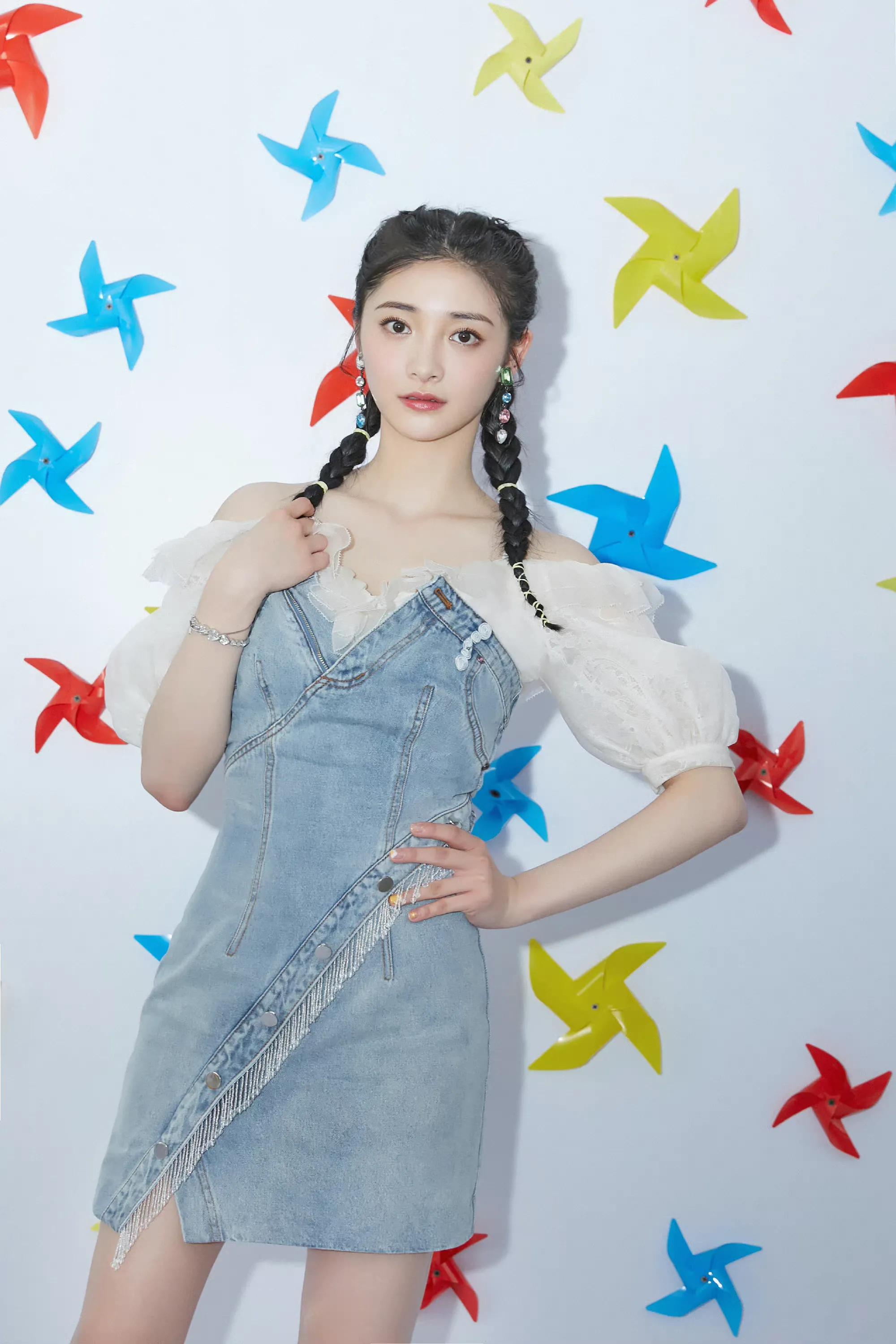 Zhou Jieqiong's beautiful picture - iNEWS