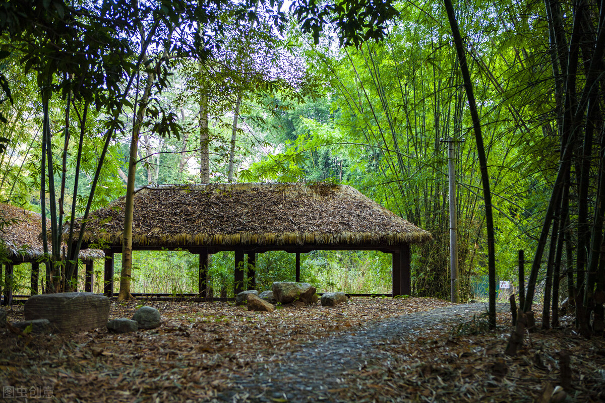 There are four seasons in one mountain, and different days in ten miles ...