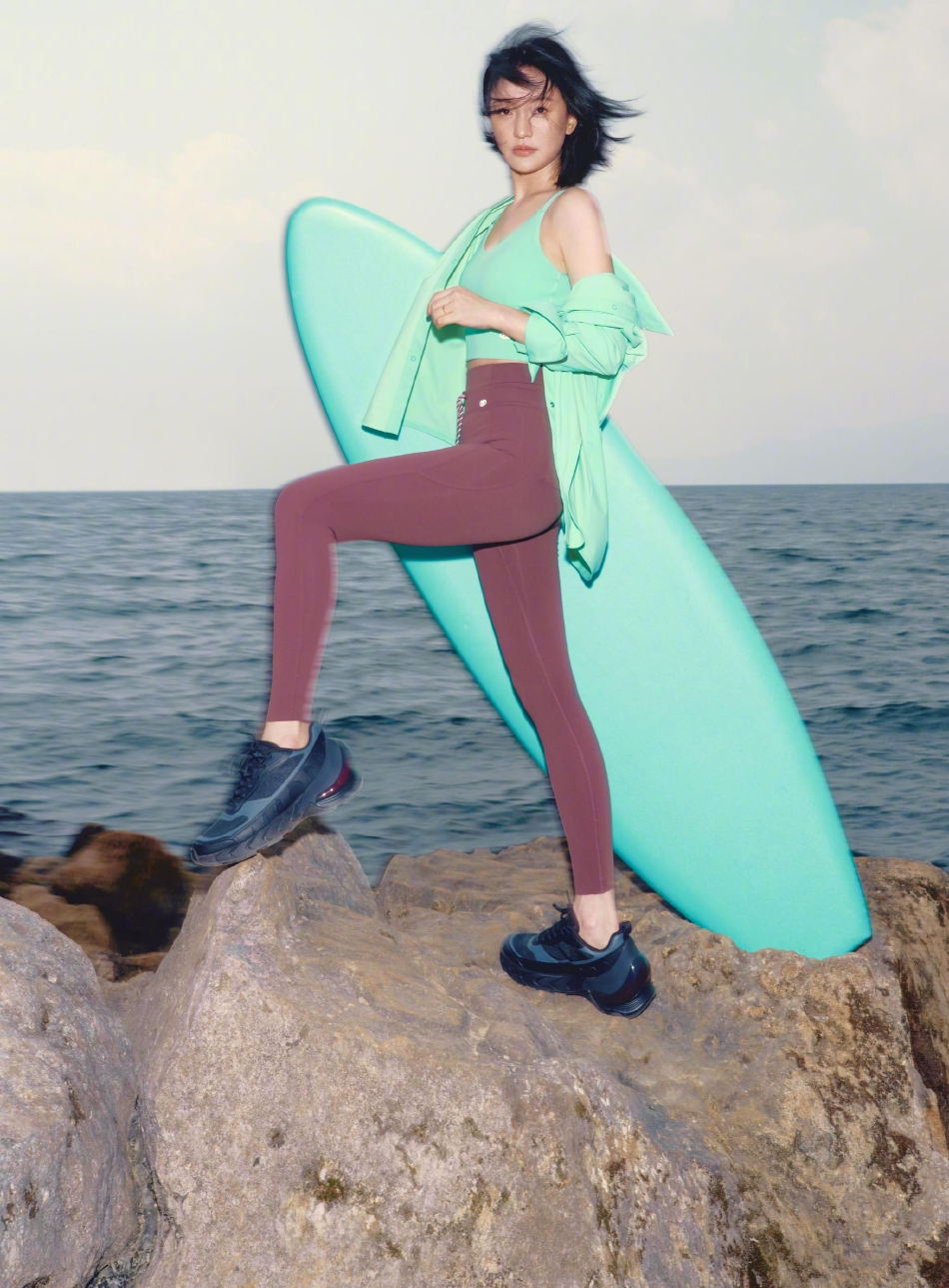 Unlimited vitality! Zhou Xun's latest seaside vacation style photo - iMedia