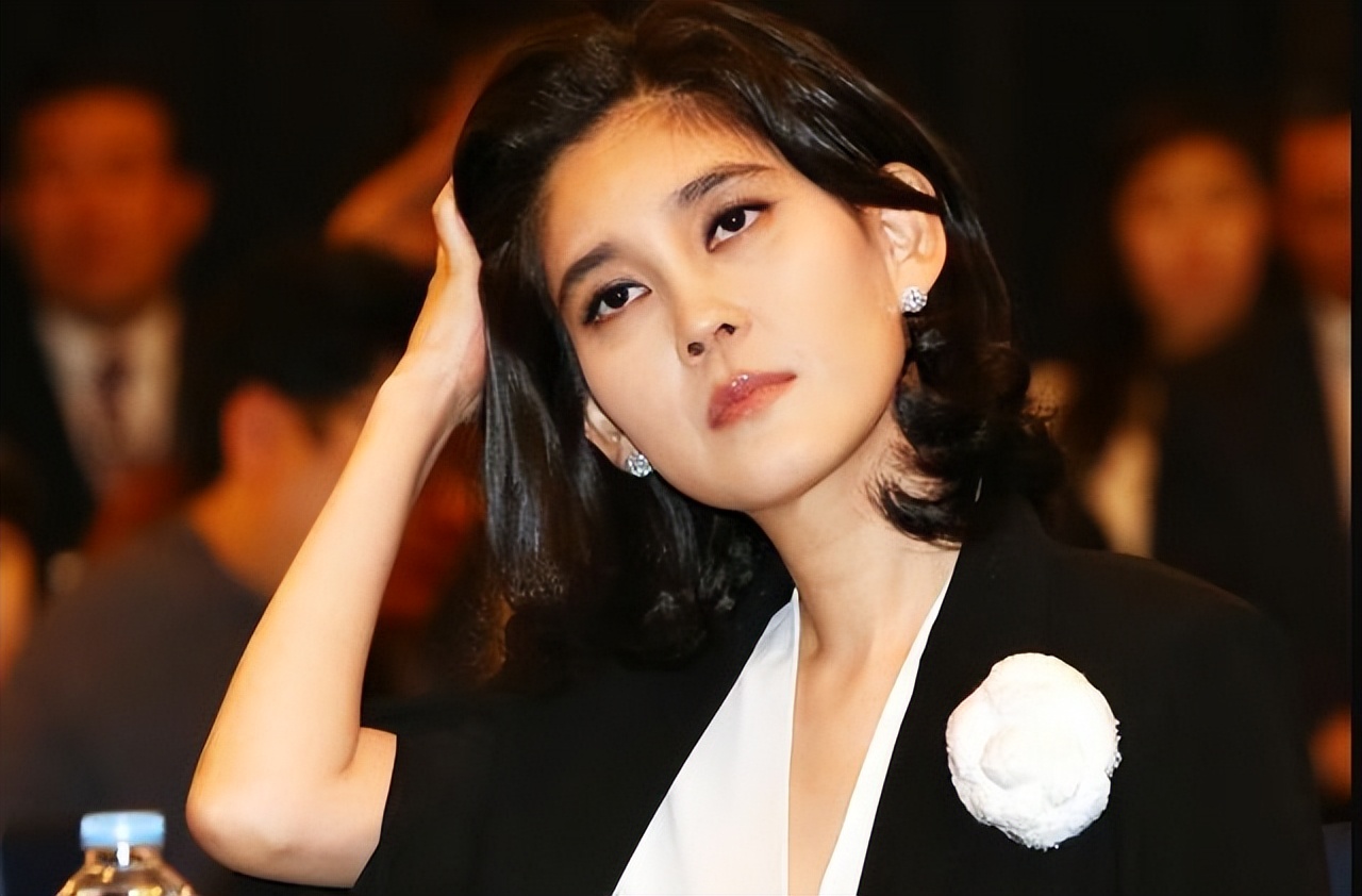 Li Fuzhen: The 52-year-old is so beautiful that he has a good ...