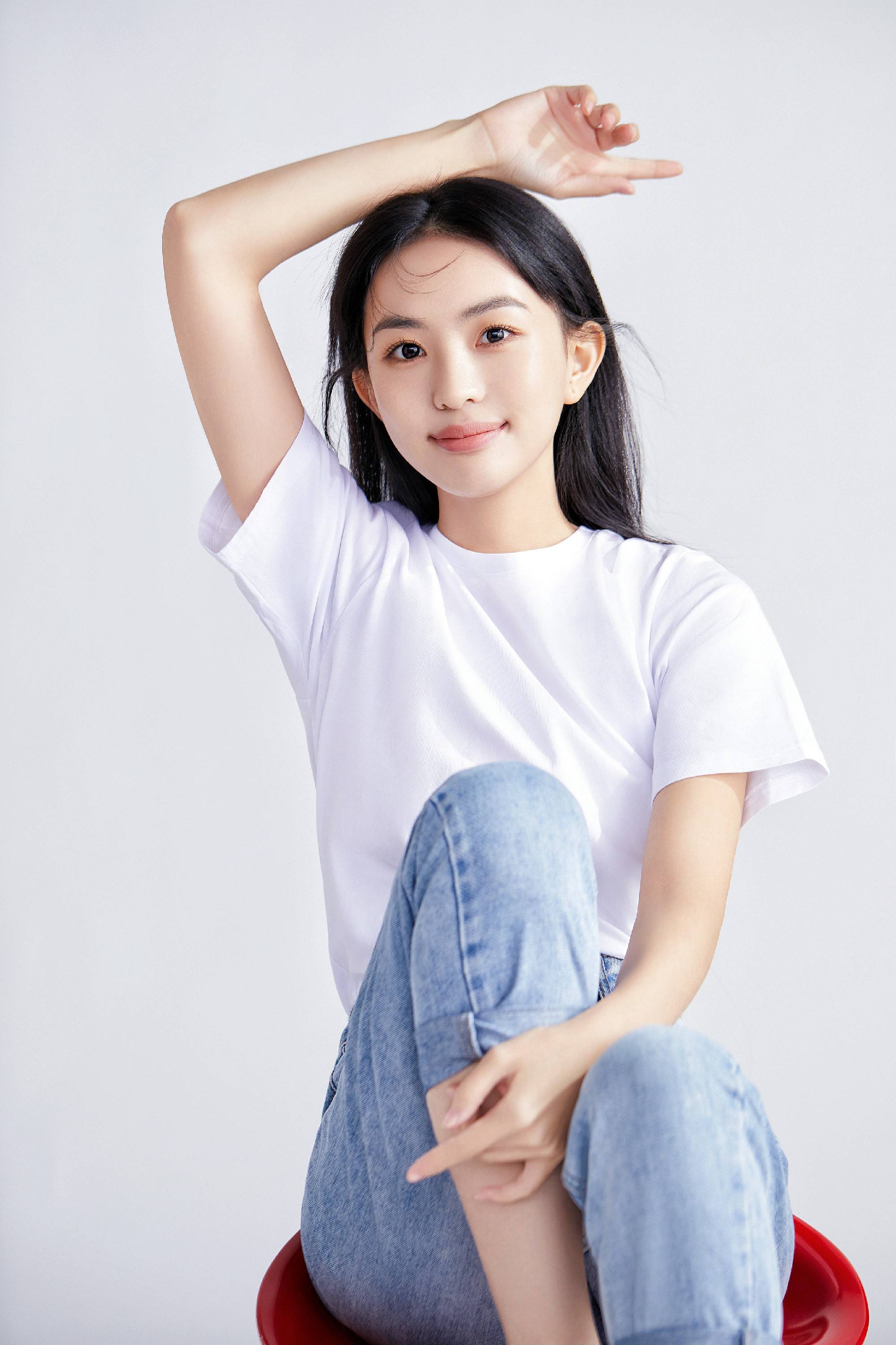 Newcomer actor Lu Menglin's fresh photo reveals the innocent girl with a dream to move forward ...