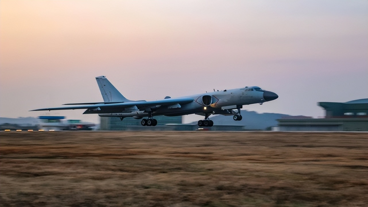 The domestically produced H-6J debuts, with a performance that can ...