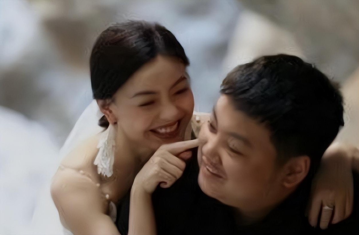 Big melon! The private bed photos of Chen Feiyu and his married female internet celebrity were ...