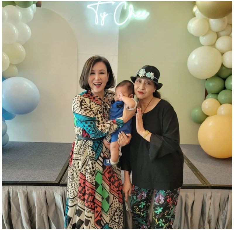 Yuan Qiu, a 73-year-old charter woman, attended the banquet of her ...