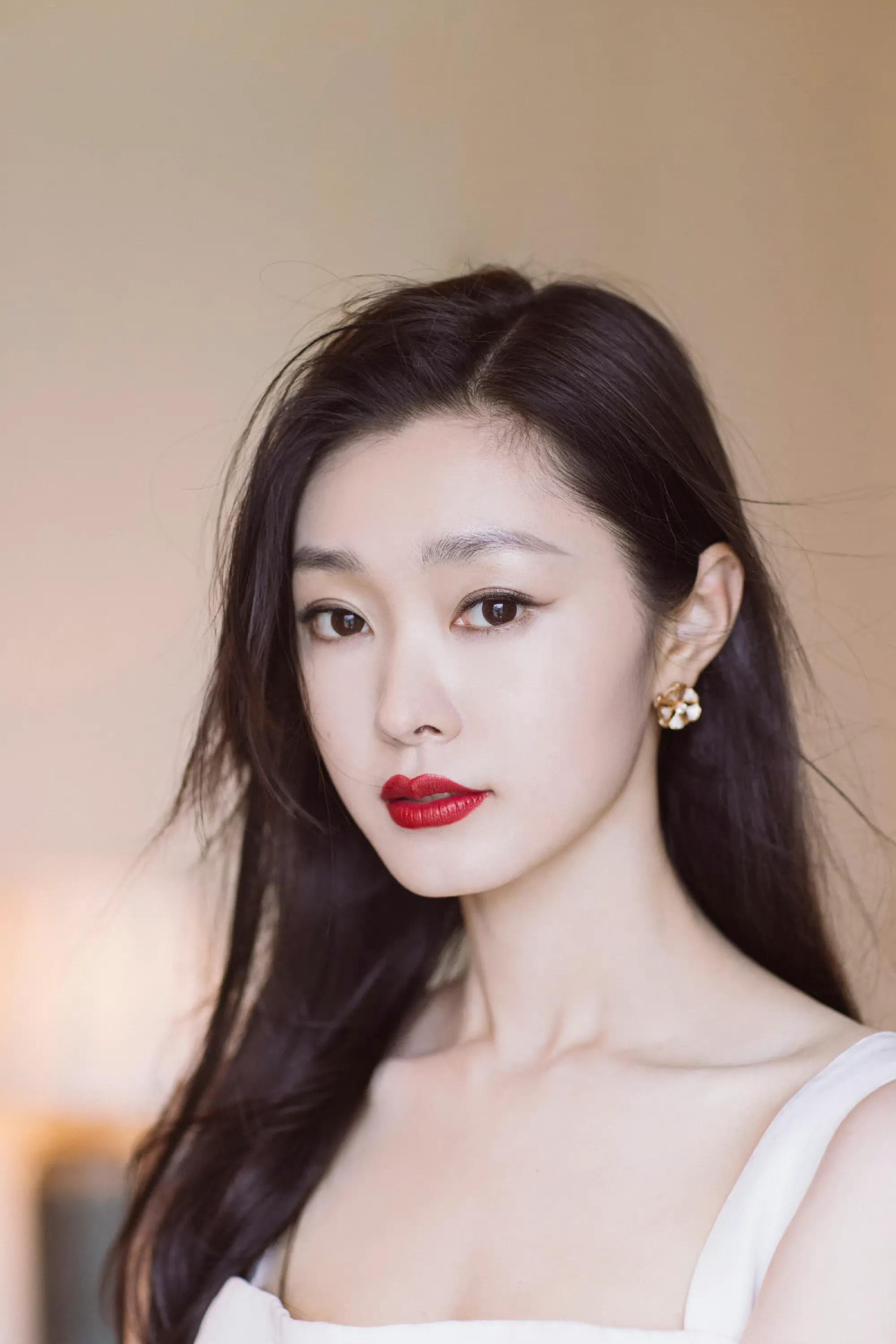 Song Yi's beautiful picture - iNEWS