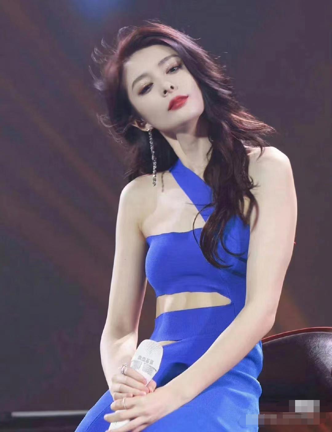 He is not popular but has a super hot body. He beats many actresses with his famous "career line ...