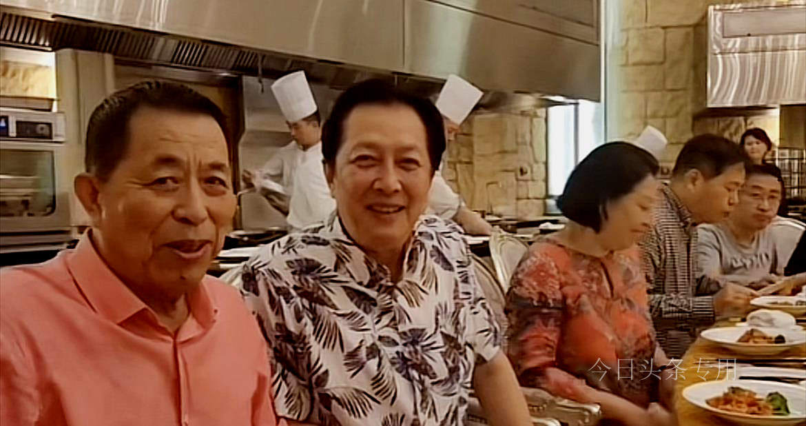 71-year-old Tang Guoqiang and his wife had dinner with friends! The ...