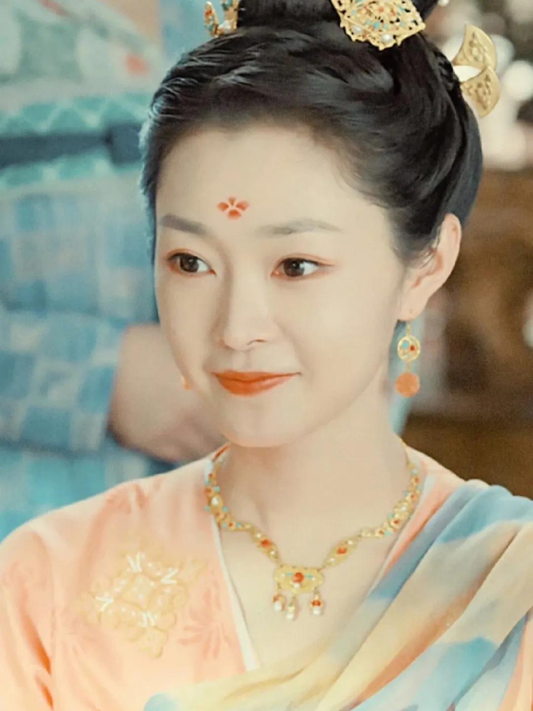 Glowing girl Song Yi - iNEWS