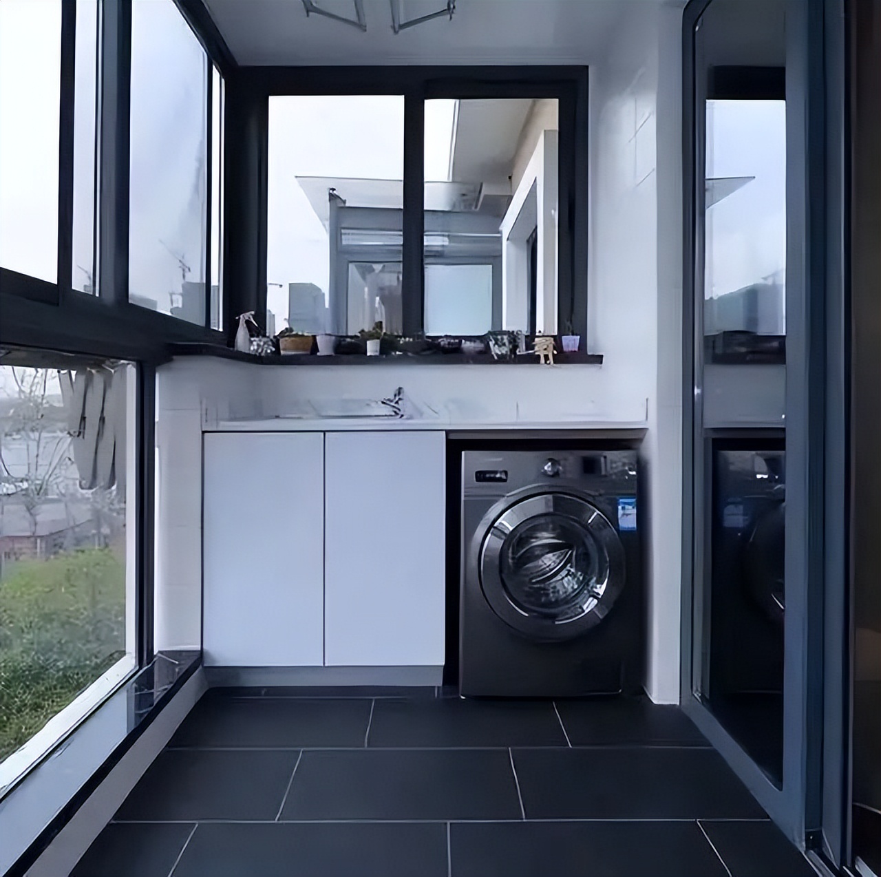 How to repair the water seepage at the balcony window? Don't worry ...