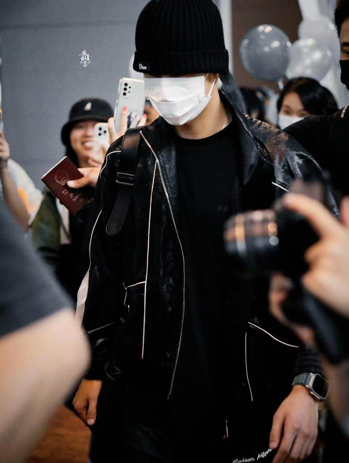 Wang Yibo arrives in Paris, Reuters, extremely anticipated look, Cr ...