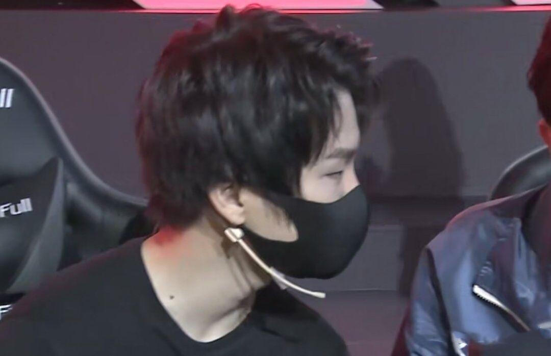 Jing Junming officially joined Huya, and the first show challenged 100 ...