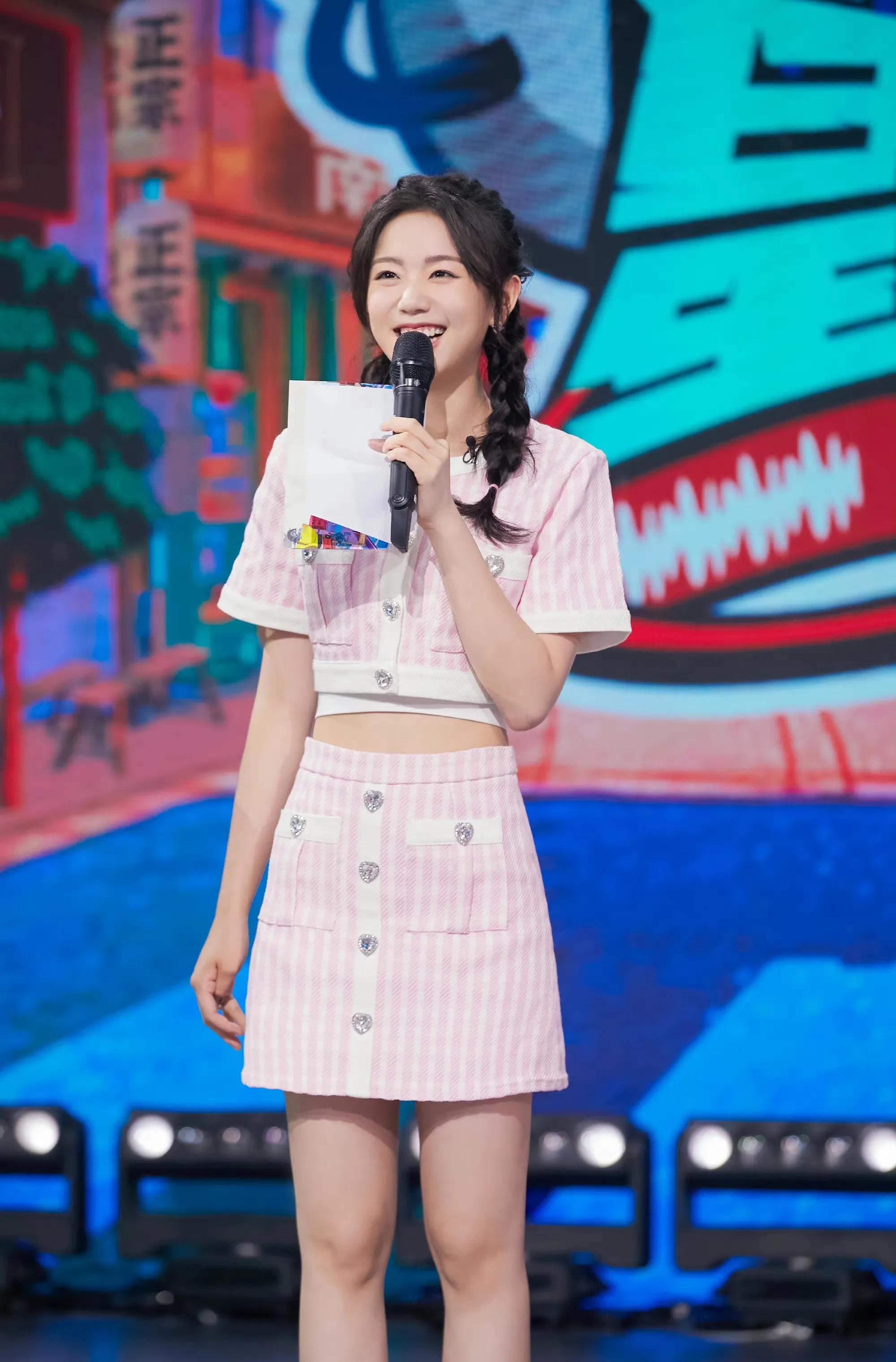 Feng Xi and Benxi, eating watermelon on the show and pouting, super ...