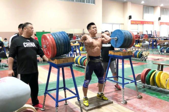 Make history!Chinese weightlifting was born the legend of 3 consecutive ...
