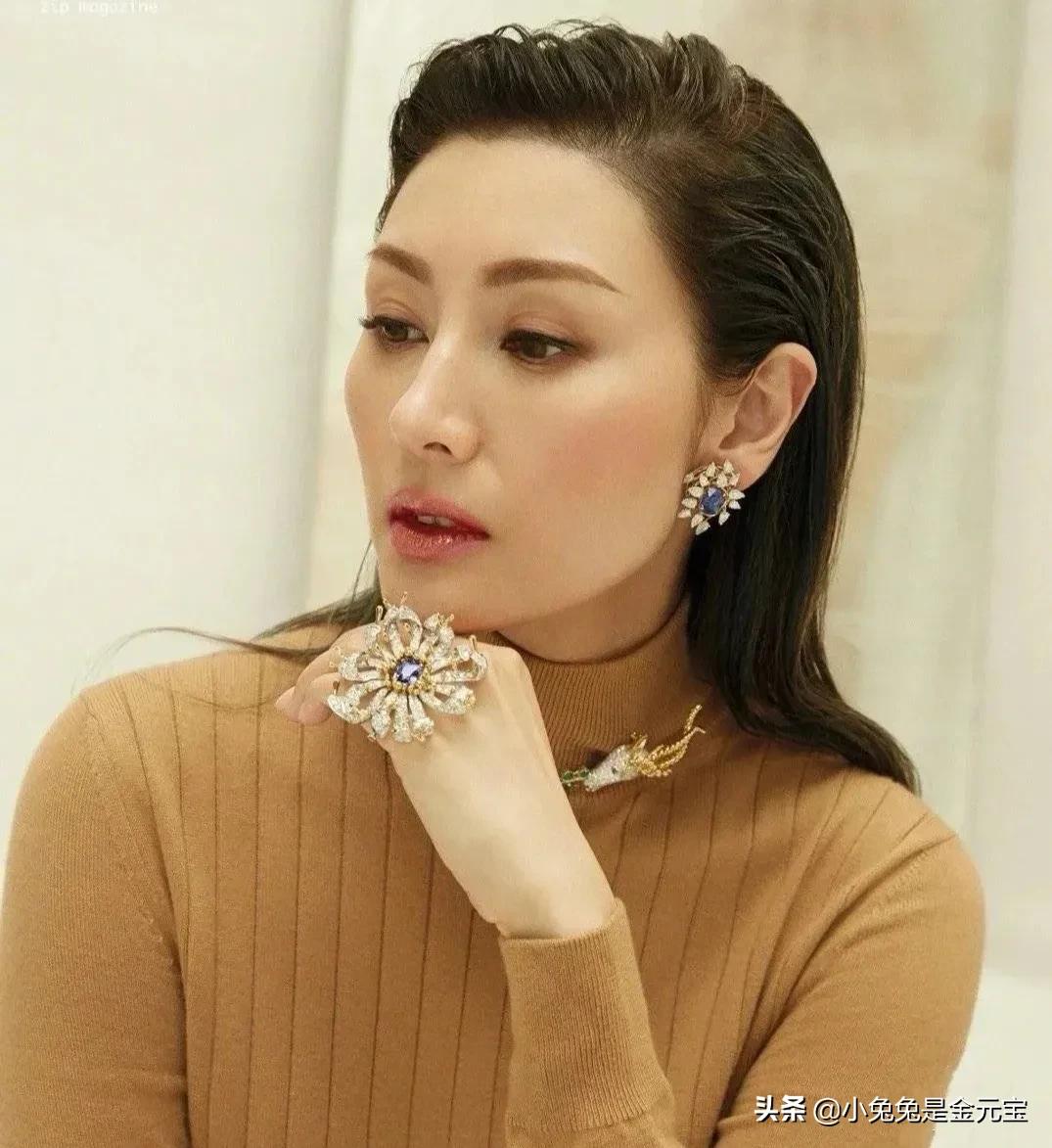 Li Jiaxin shows jewelry, do you think she is born rich and handsome ...