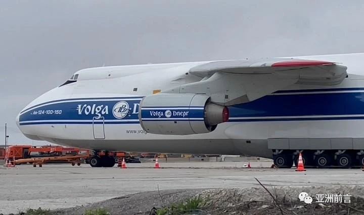 The Canadian Prime Minister went to Kiev again and handed over the ...